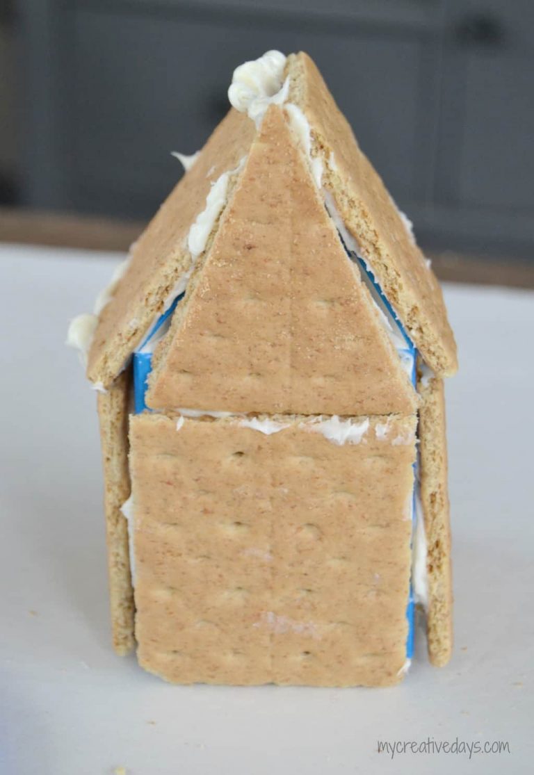 The Easy Way To Make A Gingerbread House - My Creative Days