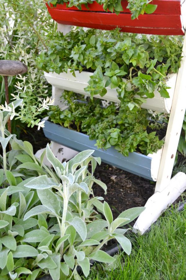 DIY Red, White & Blue Rectangular Planter Made From A Curbside Find
