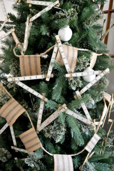 Christmas Tree Garland DIY To Give Your Tree A Rustic Farmhouse Look