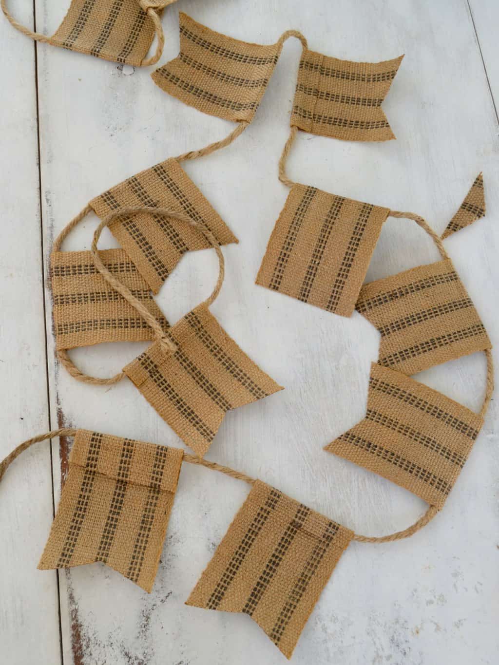 Christmas Tree Garland DIY To Give Your Tree A Rustic Farmhouse Look