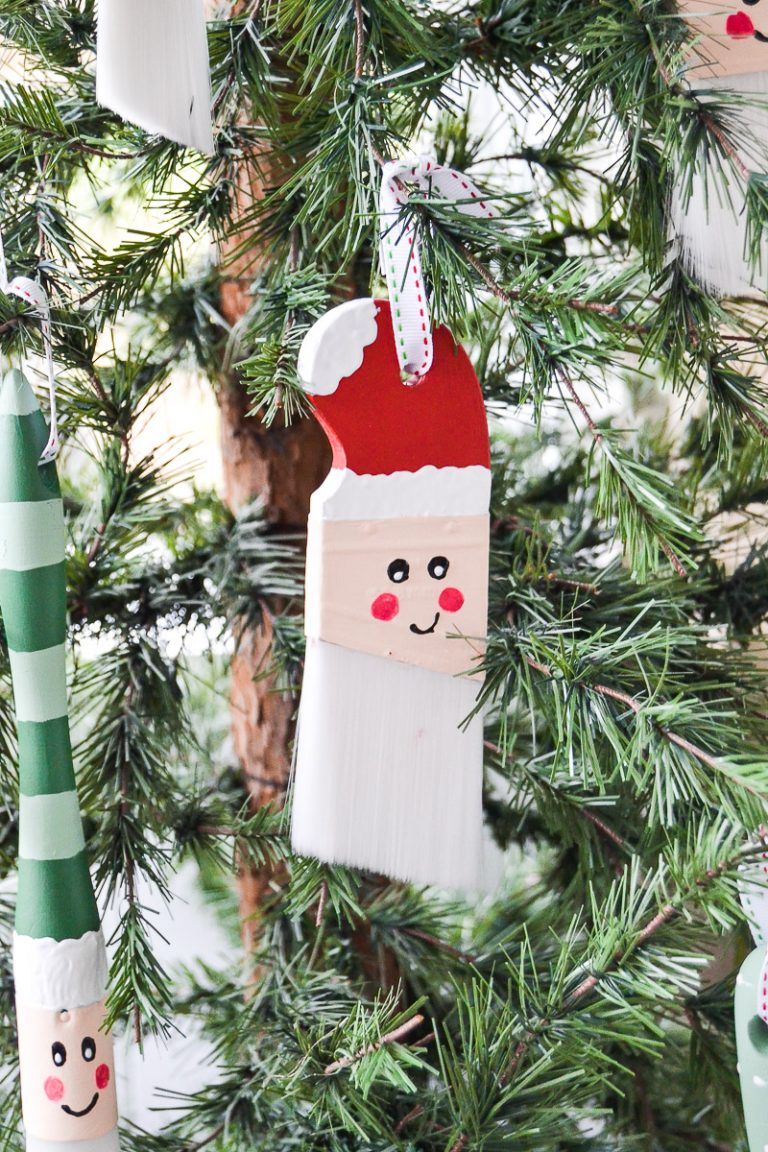 Christmas Tree Decorations - Turn Paint Brushes Into Santas For The Tree