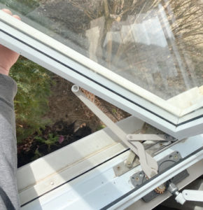 Crank Window Handle Repair: Simple Solution for Broken Cranks - My ...