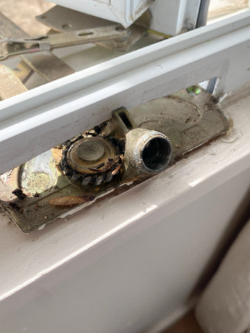 Crank Window Handle Repair: Simple Solution for Broken Cranks - My ...