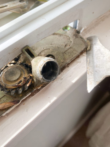 Crank Window Handle Repair: Simple Solution for Broken Cranks - My ...