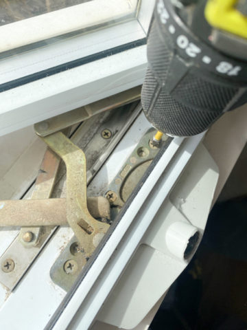 Crank Window Handle Repair: Simple Solution for Broken Cranks - My ...